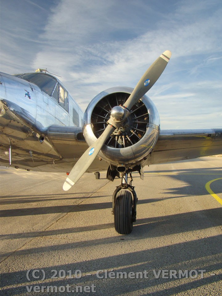 Le cœur du Beech 18, le Pratt & Whitney R-985 – La tête dans les nuages